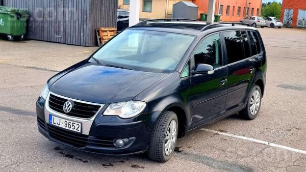 Melns Volkswagen Touran 2008 Cēsis, ar dzinēja tilpumu 1.90 L un nobraukumu 380 tūkst. km par 2200 €, foto 4 vietnē AUTOMOTO.COM.LV