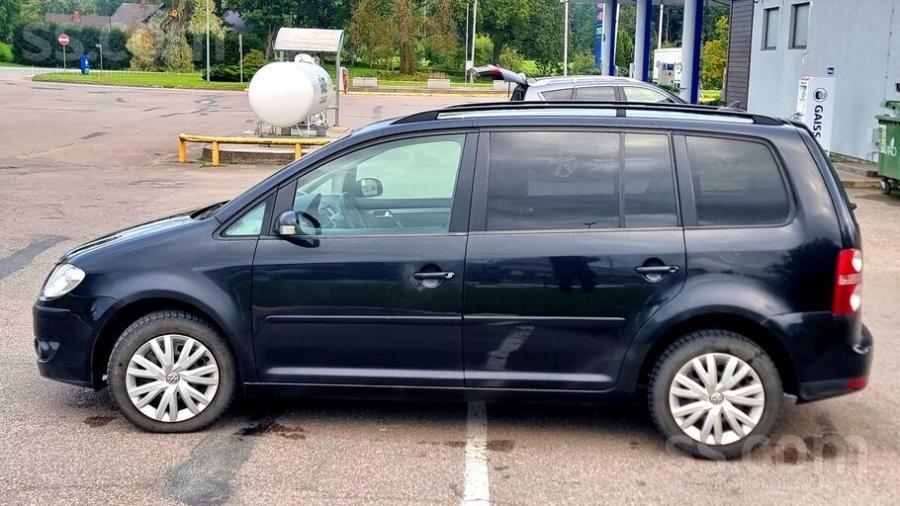 Melns Volkswagen Touran 2008 Cēsis, ar dzinēja tilpumu 1.90 L un nobraukumu 380 tūkst. km par 2200 €, foto 5 vietnē AUTOMOTO.COM.LV