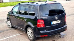 Melns Volkswagen Touran 2008 Cēsis, ar dzinēja tilpumu 1.90 L un nobraukumu 380 tūkst. km par 2200 €, foto 6 vietnē AUTOMOTO.COM.LV