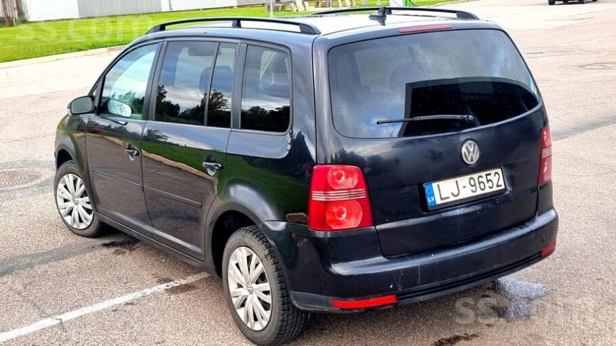 Melns Volkswagen Touran 2008 Cēsis, ar dzinēja tilpumu 1.90 L un nobraukumu 380 tūkst. km par 2200 €, foto 6 vietnē AUTOMOTO.COM.LV