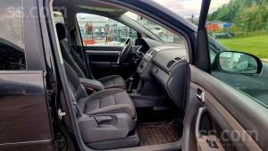 Melns Volkswagen Touran 2008 Cēsis, ar dzinēja tilpumu 1.90 L un nobraukumu 380 tūkst. km par 2200 €, foto 13 vietnē AUTOMOTO.COM.LV