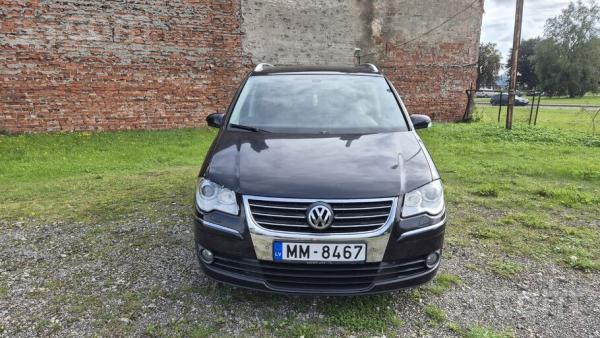 Melns Volkswagen Touran 2008 Liepāja, ar dzinēja tilpumu 1.40 L un nobraukumu 210 tūkst. km par 1450 €, foto 3 vietnē AUTOMOTO.COM.LV