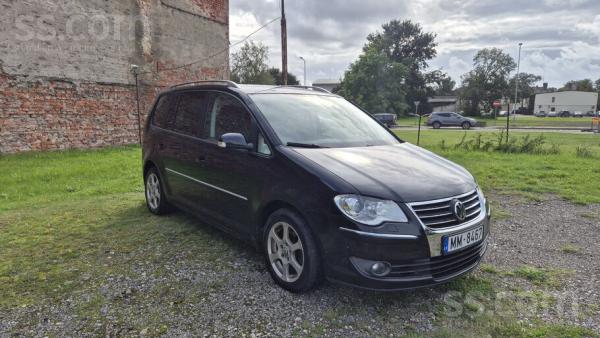 Melns Volkswagen Touran 2008 Liepāja, ar dzinēja tilpumu 1.40 L un nobraukumu 210 tūkst. km par 1450 €, foto 4 vietnē AUTOMOTO.COM.LV