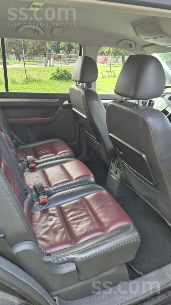 Melns Volkswagen Touran 2008 Liepāja, ar dzinēja tilpumu 1.40 L un nobraukumu 210 tūkst. km par 1450 €, foto 11 vietnē AUTOMOTO.COM.LV