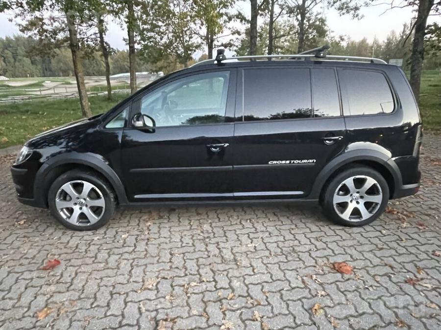 Melns Volkswagen Touran 2008 Valmiera, ar dzinēja tilpumu 1.90 L un nobraukumu 282 tūkst. km par 3500 €, foto 4 vietnē AUTOMOTO.COM.LV