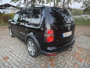 Melns Volkswagen Touran 2008 Valmiera, ar dzinēja tilpumu 1.90 L un nobraukumu 282 tūkst. km par 3500 €, foto 5 vietnē AUTOMOTO.COM.LV