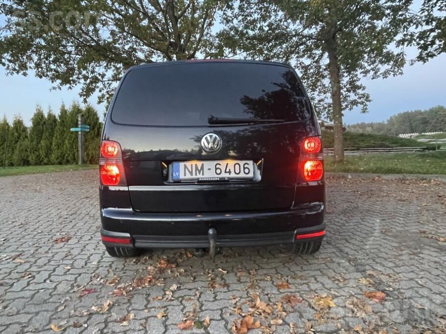 Melns Volkswagen Touran 2008 Valmiera, ar dzinēja tilpumu 1.90 L un nobraukumu 282 tūkst. km par 3500 €, foto 6 vietnē AUTOMOTO.COM.LV