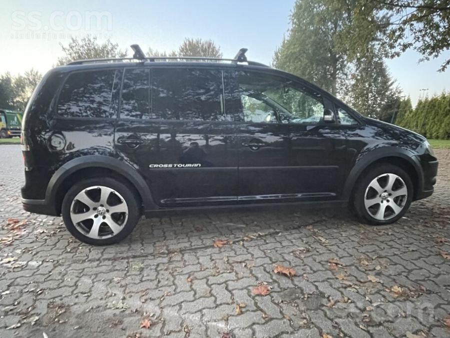 Melns Volkswagen Touran 2008 Valmiera, ar dzinēja tilpumu 1.90 L un nobraukumu 282 tūkst. km par 3500 €, foto 8 vietnē AUTOMOTO.COM.LV