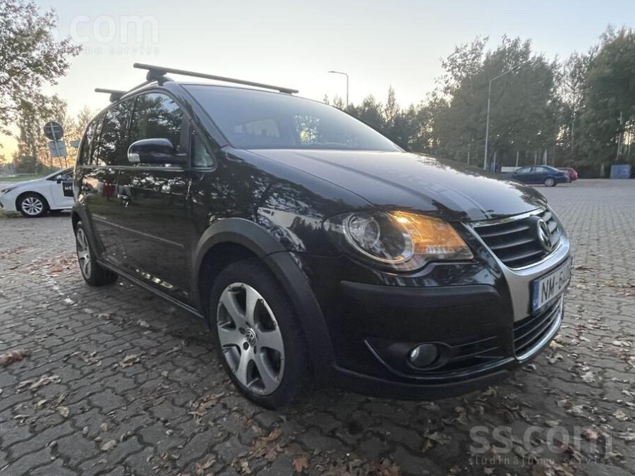 Melns Volkswagen Touran 2008 Valmiera, ar dzinēja tilpumu 1.90 L un nobraukumu 282 tūkst. km par 3500 €, foto 9 vietnē AUTOMOTO.COM.LV