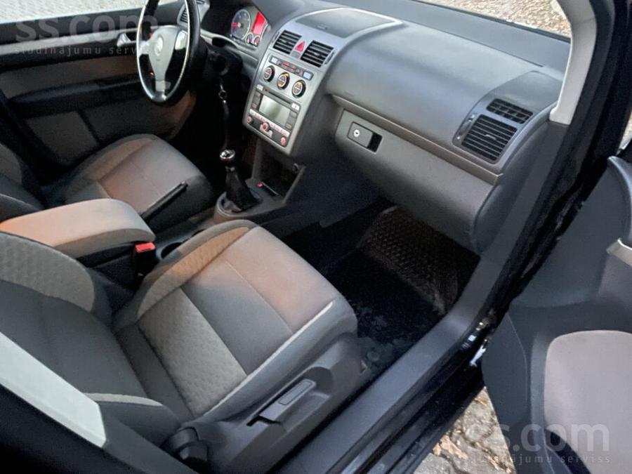 Melns Volkswagen Touran 2008 Valmiera, ar dzinēja tilpumu 1.90 L un nobraukumu 282 tūkst. km par 3500 €, foto 10 vietnē AUTOMOTO.COM.LV