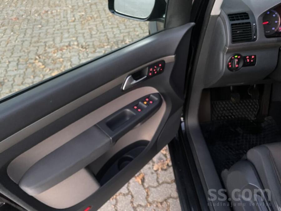 Melns Volkswagen Touran 2008 Valmiera, ar dzinēja tilpumu 1.90 L un nobraukumu 282 tūkst. km par 3500 €, foto 16 vietnē AUTOMOTO.COM.LV