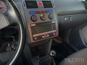 Melns Volkswagen Touran 2008 Valmiera, ar dzinēja tilpumu 1.90 L un nobraukumu 282 tūkst. km par 3500 €, foto 18 vietnē AUTOMOTO.COM.LV
