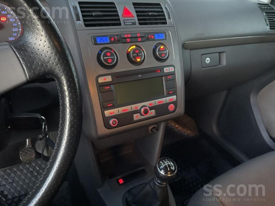 Melns Volkswagen Touran 2008 Valmiera, ar dzinēja tilpumu 1.90 L un nobraukumu 282 tūkst. km par 3500 €, foto 18 vietnē AUTOMOTO.COM.LV