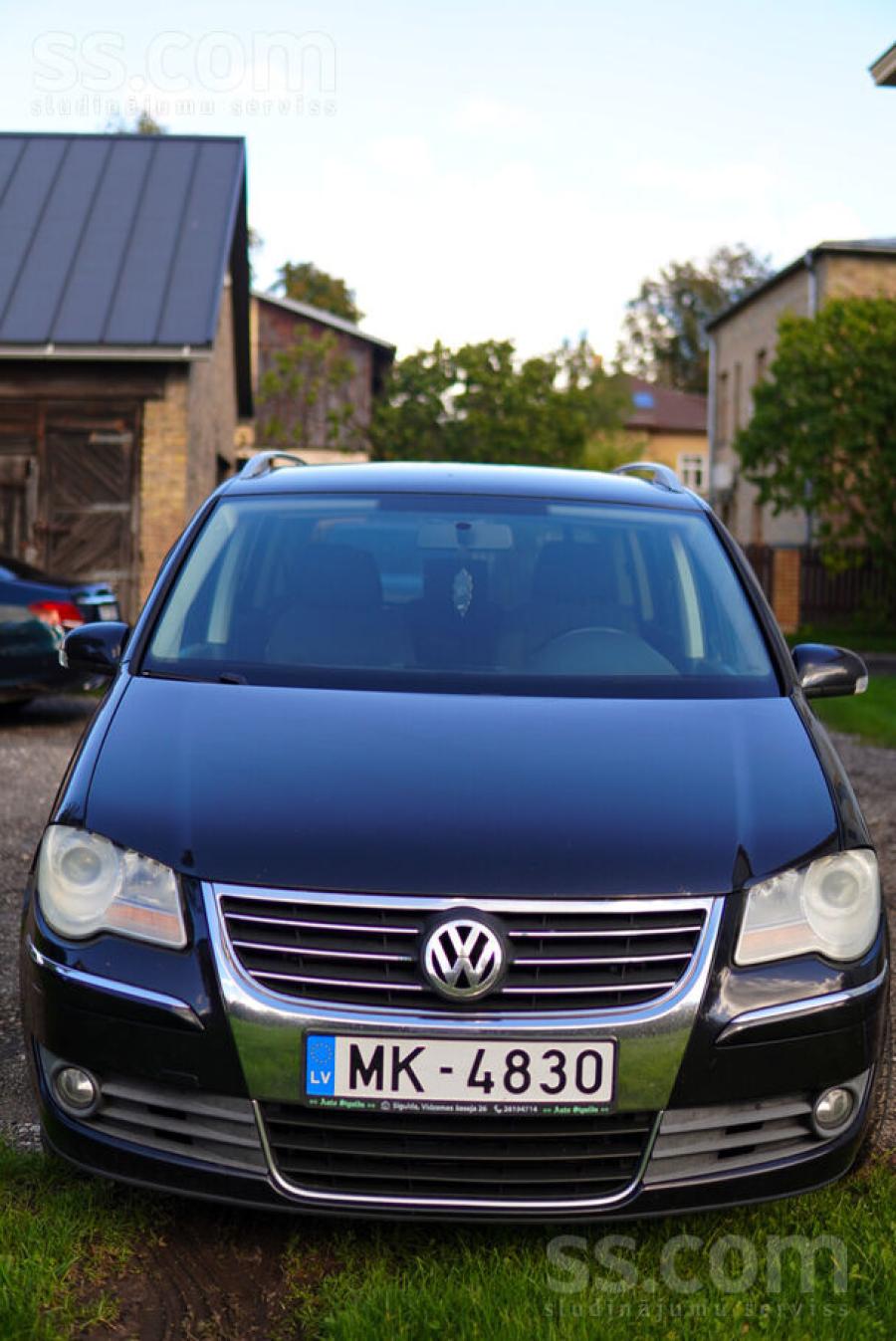 Black Volkswagen Touran 2008 in Riga, with an engine capacity of 1.90 L and mileage of 341 thousand km for 2100 €, photo 1 on AUTOMOTO.COM.LV