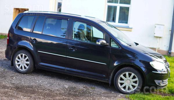 Black Volkswagen Touran 2008 in Riga, with an engine capacity of 1.90 L and mileage of 341 thousand km for 2100 €, photo 3 on AUTOMOTO.COM.LV