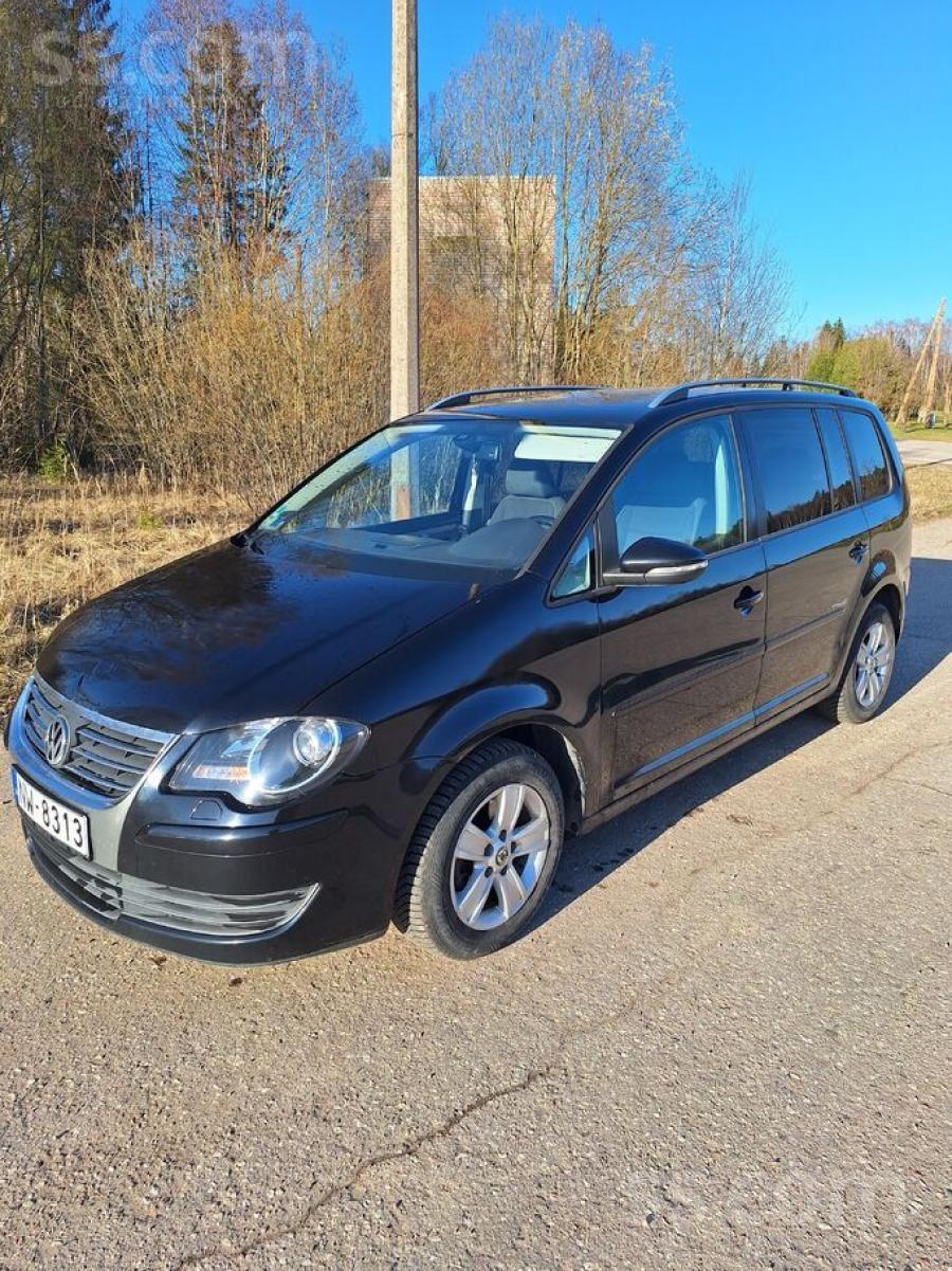Melns Volkswagen Touran 2009 Madona, ar dzinēja tilpumu 2.00 L un nobraukumu 394 tūkst. km par 2500 €, foto 1 vietnē AUTOMOTO.COM.LV