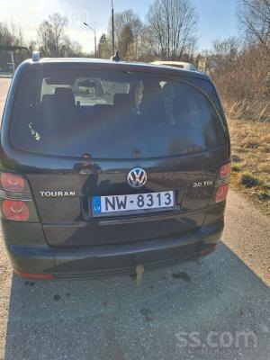 Melns Volkswagen Touran 2009 Madona, ar dzinēja tilpumu 2.00 L un nobraukumu 394 tūkst. km par 2500 €, foto 3 vietnē AUTOMOTO.COM.LV