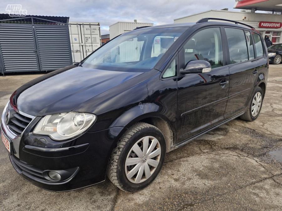 Black Volkswagen Touran 2009 in Utena, with an engine capacity of 1.90 L and mileage of 265 thousand km for 3950 €, photo 1 on AUTOMOTO.COM.LV