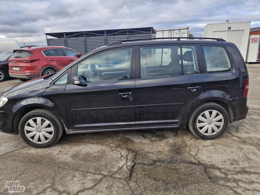 Black Volkswagen Touran 2009 in Utena, with an engine capacity of 1.90 L and mileage of 265 thousand km for 3950 €, photo 3 on AUTOMOTO.COM.LV