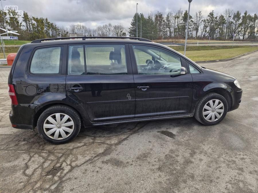 Black Volkswagen Touran 2009 in Utena, with an engine capacity of 1.90 L and mileage of 265 thousand km for 3950 €, photo 9 on AUTOMOTO.COM.LV