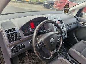 Black Volkswagen Touran 2009 in Utena, with an engine capacity of 1.90 L and mileage of 265 thousand km for 3950 €, photo 20 on AUTOMOTO.COM.LV