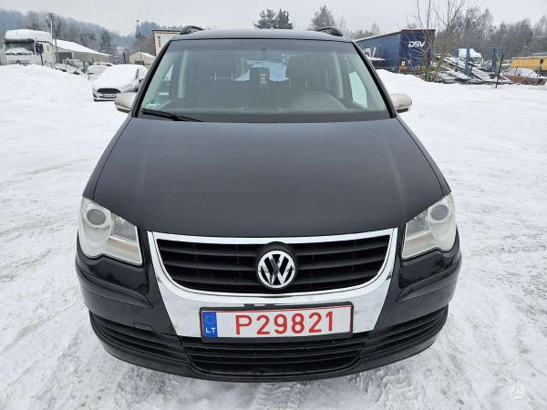 Black Volkswagen Touran 2009 in Prienai, with an engine capacity of 1.90 L and mileage of 255 thousand km for 3250 €, photo 1 on AUTOMOTO.COM.LV