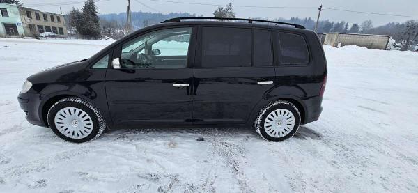 Black Volkswagen Touran 2009 in Prienai, with an engine capacity of 1.90 L and mileage of 255 thousand km for 3250 €, photo 6 on AUTOMOTO.COM.LV