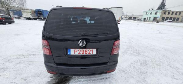 Black Volkswagen Touran 2009 in Prienai, with an engine capacity of 1.90 L and mileage of 255 thousand km for 3250 €, photo 7 on AUTOMOTO.COM.LV