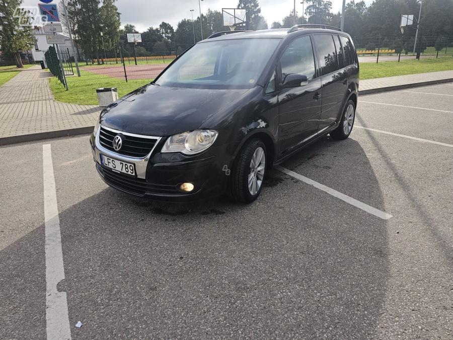 Black Volkswagen Touran 2009 in Salcininkai, with an engine capacity of 2.00 L and mileage of 340 thousand km for 3150 €, photo 1 on AUTOMOTO.COM.LV