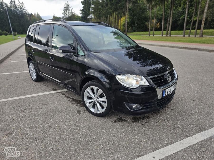 Black Volkswagen Touran 2009 in Salcininkai, with an engine capacity of 2.00 L and mileage of 340 thousand km for 3150 €, photo 2 on AUTOMOTO.COM.LV