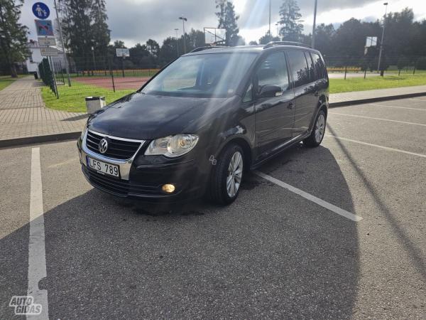 Black Volkswagen Touran 2009 in Salcininkai, with an engine capacity of 2.00 L and mileage of 340 thousand km for 3150 €, photo 5 on AUTOMOTO.COM.LV
