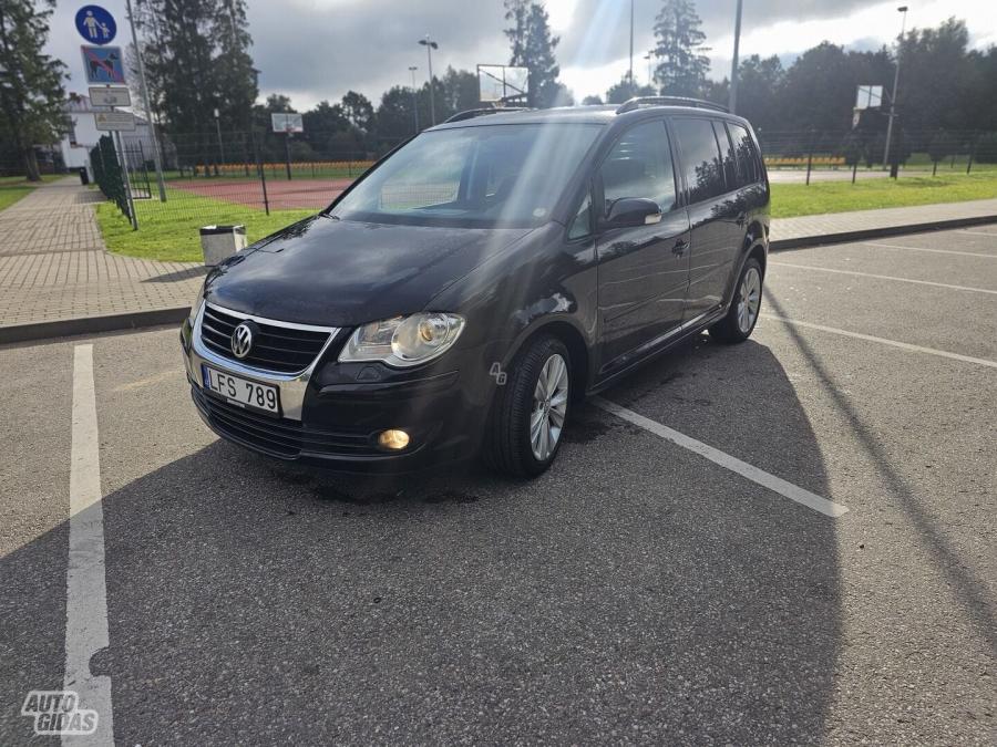 Black Volkswagen Touran 2009 in Salcininkai, with an engine capacity of 2.00 L and mileage of 340 thousand km for 3150 €, photo 5 on AUTOMOTO.COM.LV