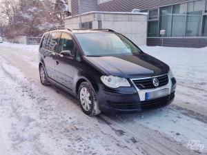 Black Volkswagen Touran 2009 in Vilnius, with an engine capacity of 2.00 L and mileage of 301 thousand km for 2400 €, photo  on AUTOMOTO.COM.LV