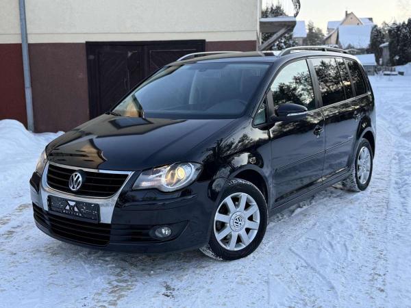 Black Volkswagen Touran 2009 in Kedainiai, with an engine capacity of 1.97 L and mileage of 268 thousand km for 4250 €, photo 1 on AUTOMOTO.COM.LV