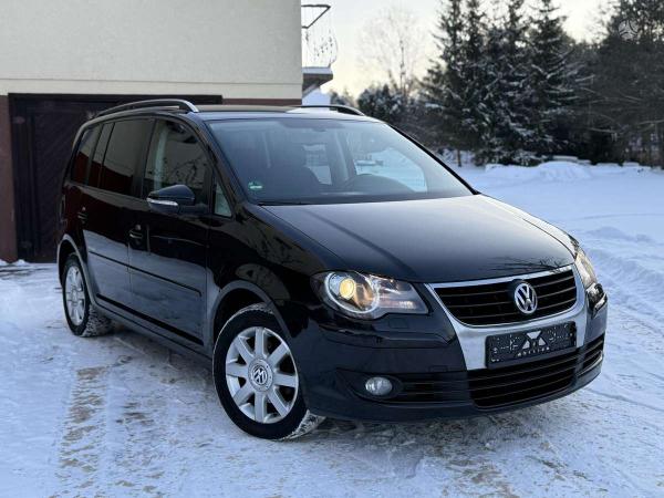 Black Volkswagen Touran 2009 in Kedainiai, with an engine capacity of 1.97 L and mileage of 268 thousand km for 4250 €, photo 3 on AUTOMOTO.COM.LV