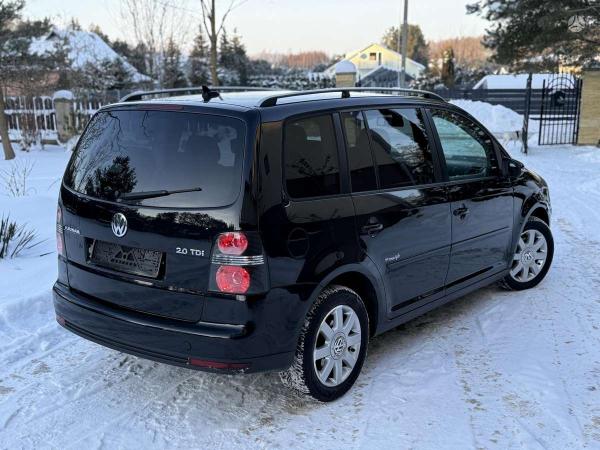Black Volkswagen Touran 2009 in Kedainiai, with an engine capacity of 1.97 L and mileage of 268 thousand km for 4250 €, photo 4 on AUTOMOTO.COM.LV