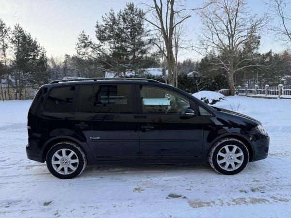 Black Volkswagen Touran 2009 in Kedainiai, with an engine capacity of 1.97 L and mileage of 268 thousand km for 4250 €, photo 10 on AUTOMOTO.COM.LV