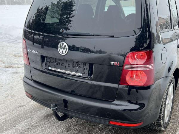 Melns Volkswagen Touran 2009 Kėdainiai, ar dzinēja tilpumu 1.40 L un nobraukumu 231 tūkst. km par 4199 €, foto 10 vietnē AUTOMOTO.COM.LV