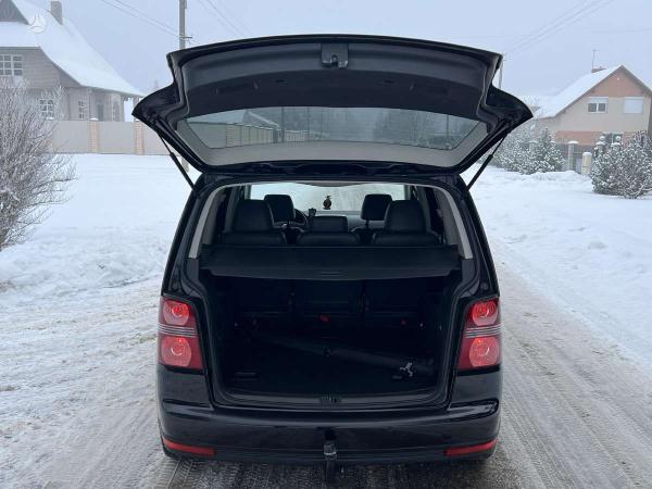 Black Volkswagen Touran 2009 in Kedainiai, with an engine capacity of 1.40 L and mileage of 231 thousand km for 4199 €, photo 11 on AUTOMOTO.COM.LV