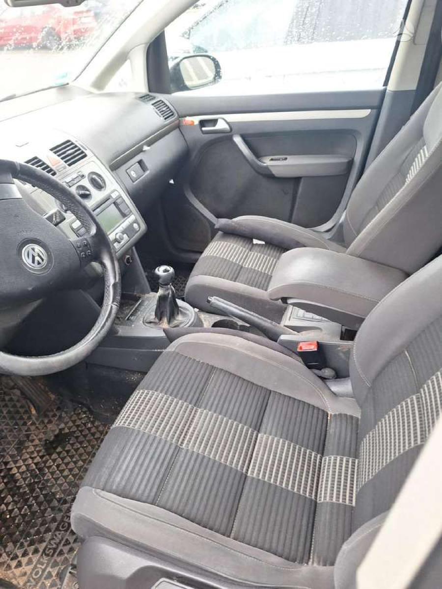 Melns Volkswagen Touran 2009 Jurbarkas, ar dzinēja tilpumu 1.90 L un nobraukumu 262 tūkst. km par 3199 €, foto 5 vietnē AUTOMOTO.COM.LV