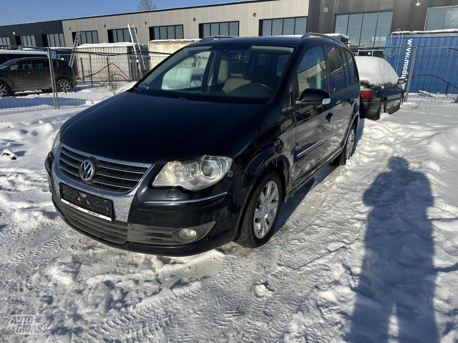 Melns Volkswagen Touran 2009 Kauņa, ar dzinēja tilpumu 2.00 L un nobraukumu 277 tūkst. km par 3350 €, foto 1 vietnē AUTOMOTO.COM.LV