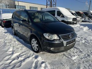 Melns Volkswagen Touran 2009 Kauņa, ar dzinēja tilpumu 2.00 L un nobraukumu 277 tūkst. km par 3350 €, foto 2 vietnē AUTOMOTO.COM.LV