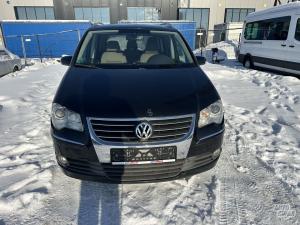 Melns Volkswagen Touran 2009 Kauņa, ar dzinēja tilpumu 2.00 L un nobraukumu 277 tūkst. km par 3350 €, foto 3 vietnē AUTOMOTO.COM.LV