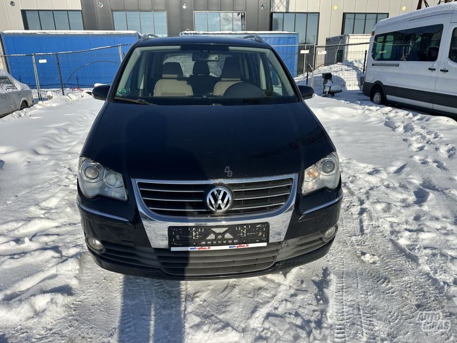 Melns Volkswagen Touran 2009 Kauņa, ar dzinēja tilpumu 2.00 L un nobraukumu 277 tūkst. km par 3350 €, foto 3 vietnē AUTOMOTO.COM.LV