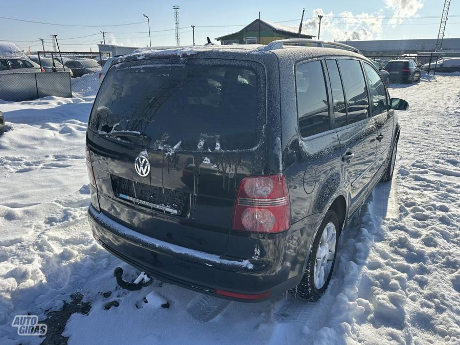 Melns Volkswagen Touran 2009 Kauņa, ar dzinēja tilpumu 2.00 L un nobraukumu 277 tūkst. km par 3350 €, foto 6 vietnē AUTOMOTO.COM.LV