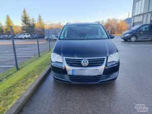 Black Volkswagen Touran 2009 in Vilnius, with an engine capacity of 2.00 L and mileage of 302 thousand km for 1700 €, photo 2 on AUTOMOTO.COM.LV