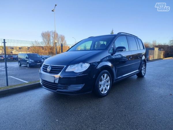 Black Volkswagen Touran 2009 in Vilnius, with an engine capacity of 2.00 L and mileage of 302 thousand km for 1700 €, photo 3 on AUTOMOTO.COM.LV