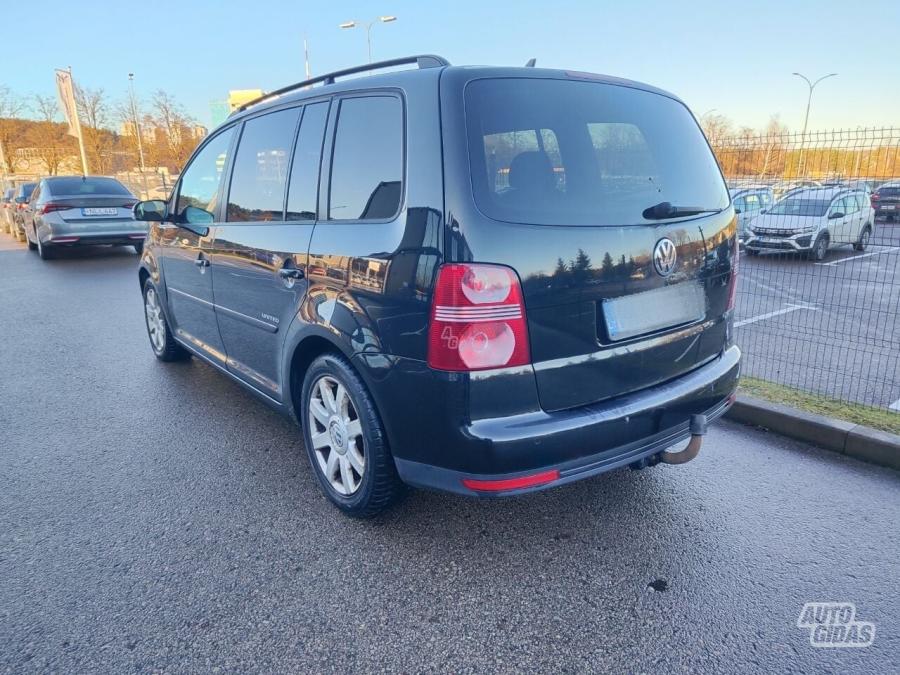 Black Volkswagen Touran 2009 in Vilnius, with an engine capacity of 2.00 L and mileage of 302 thousand km for 1700 €, photo 4 on AUTOMOTO.COM.LV