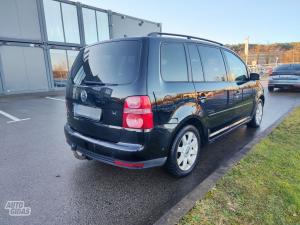 Black Volkswagen Touran 2009 in Vilnius, with an engine capacity of 2.00 L and mileage of 302 thousand km for 1700 €, photo 5 on AUTOMOTO.COM.LV
