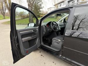 Black Volkswagen Touran 2009 in Kaunas, with an engine capacity of 2.00 L and mileage of 404 thousand km for 3100 €, photo 4 on AUTOMOTO.COM.LV